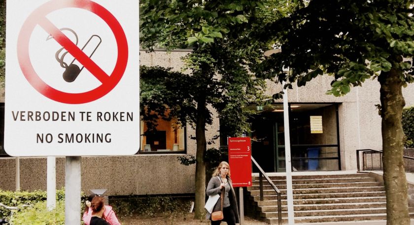 Anti-rookzones uitgebreid, maar de roker ziet het niet - Vox magazine