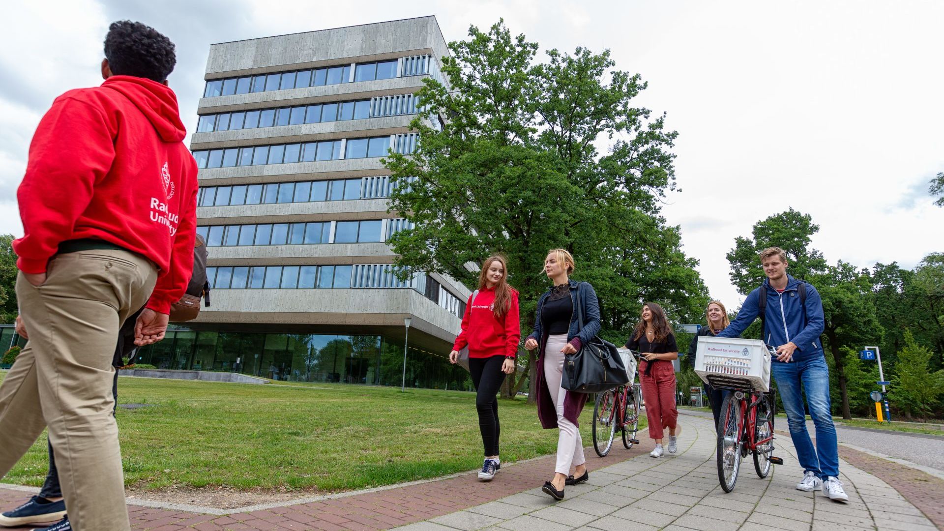 ‘Bied internationale studenten een minor Nederlands aan’ - Vox magazine