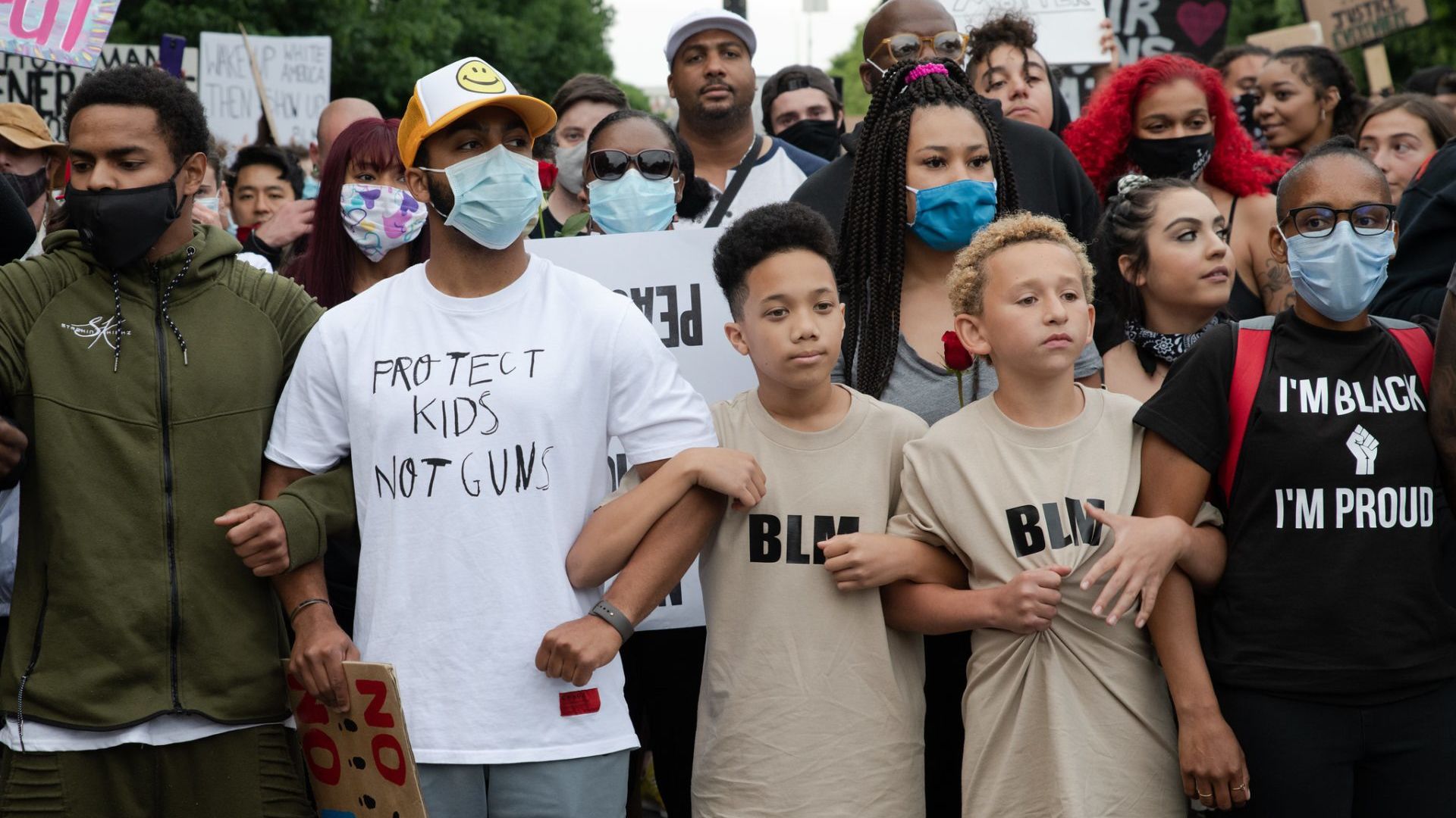 'Tijdens deze protesten tegen racisme vinden mensen aansluiting bij ...