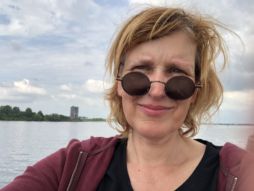 Writer in residence Annet Schaap: ‘Volg je eigen stem’ - Vox magazine