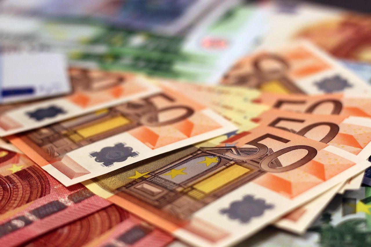 Collegegeld gaat omhoog: studenten gaan zo'n 2.700 euro betalen - Vox ...