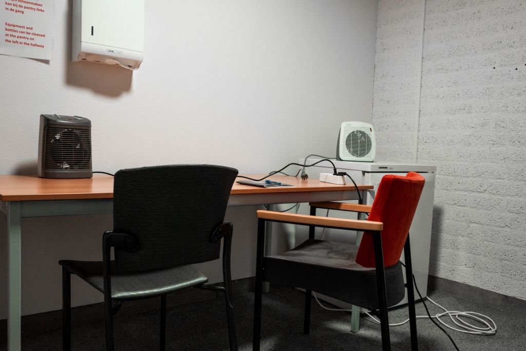 Kou in het Erasmusgebouw speelt kolvende moeders parten - Vox magazine