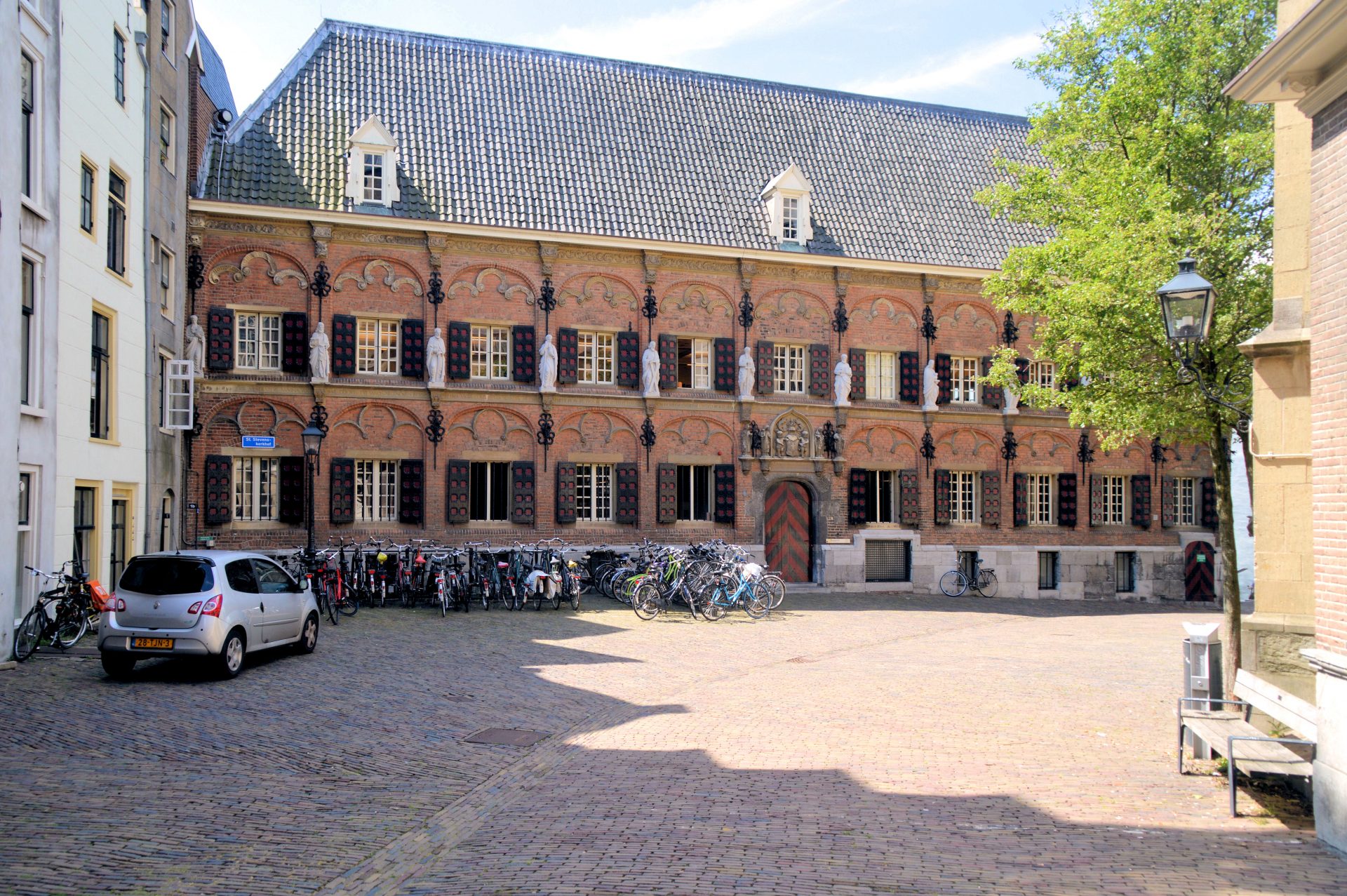 Radboud University receives three presents from the city of Nijmegen ...