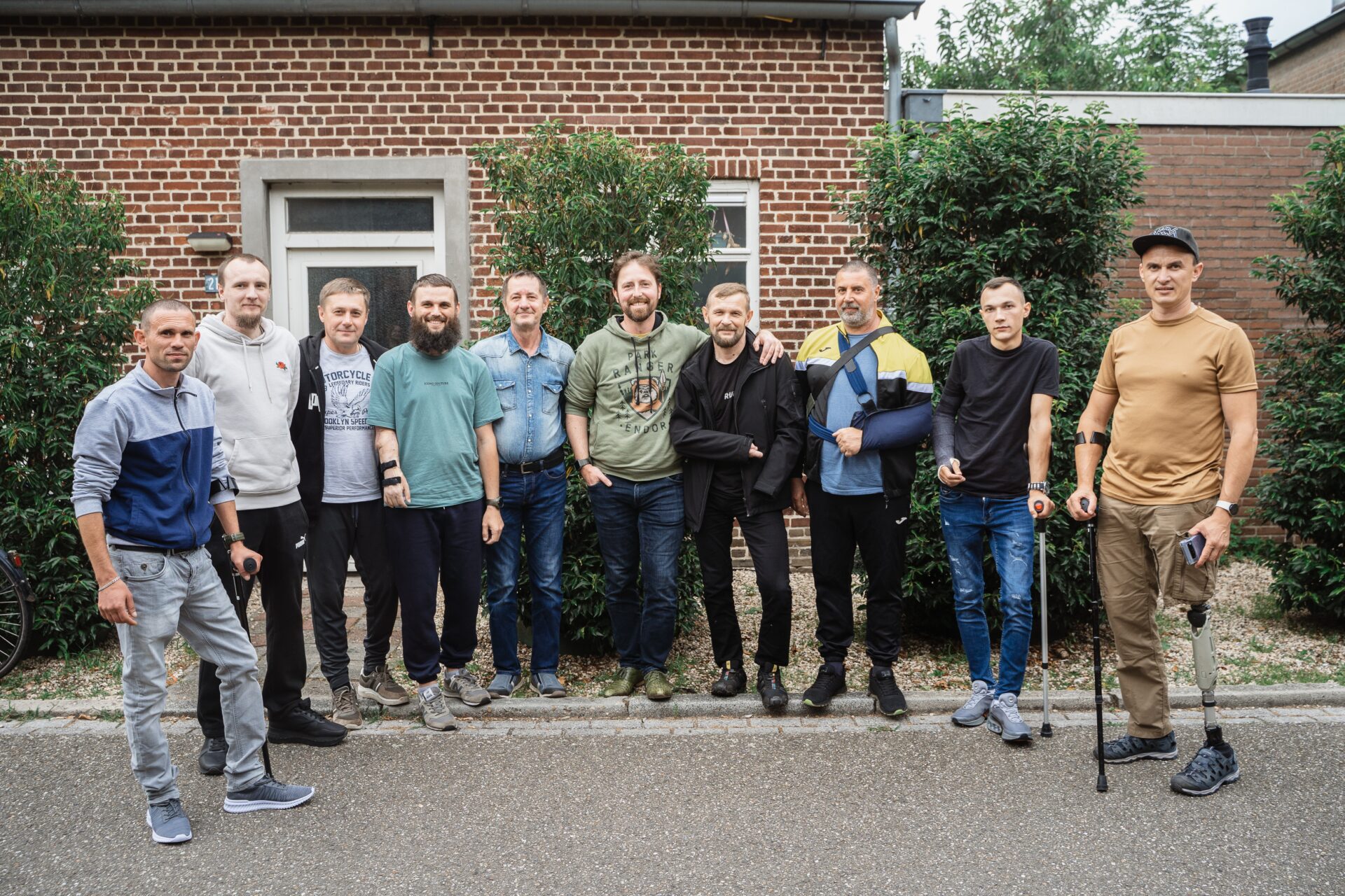 Militair chirurg Vincent Stirler redt armen en benen van Oekraïense ...