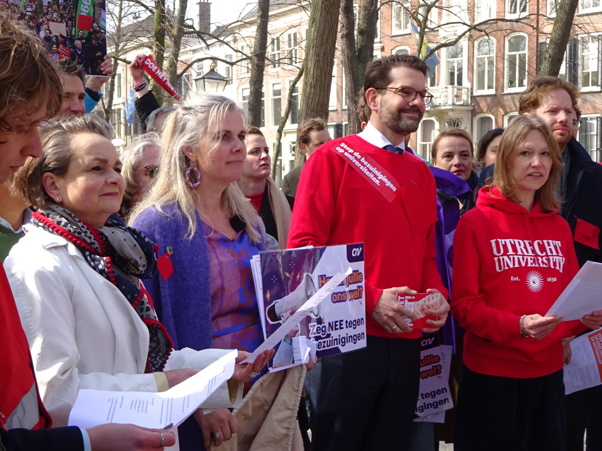 De Eerste Kamer ziet haken en ogen in de onderwijsbegroting en wil ...