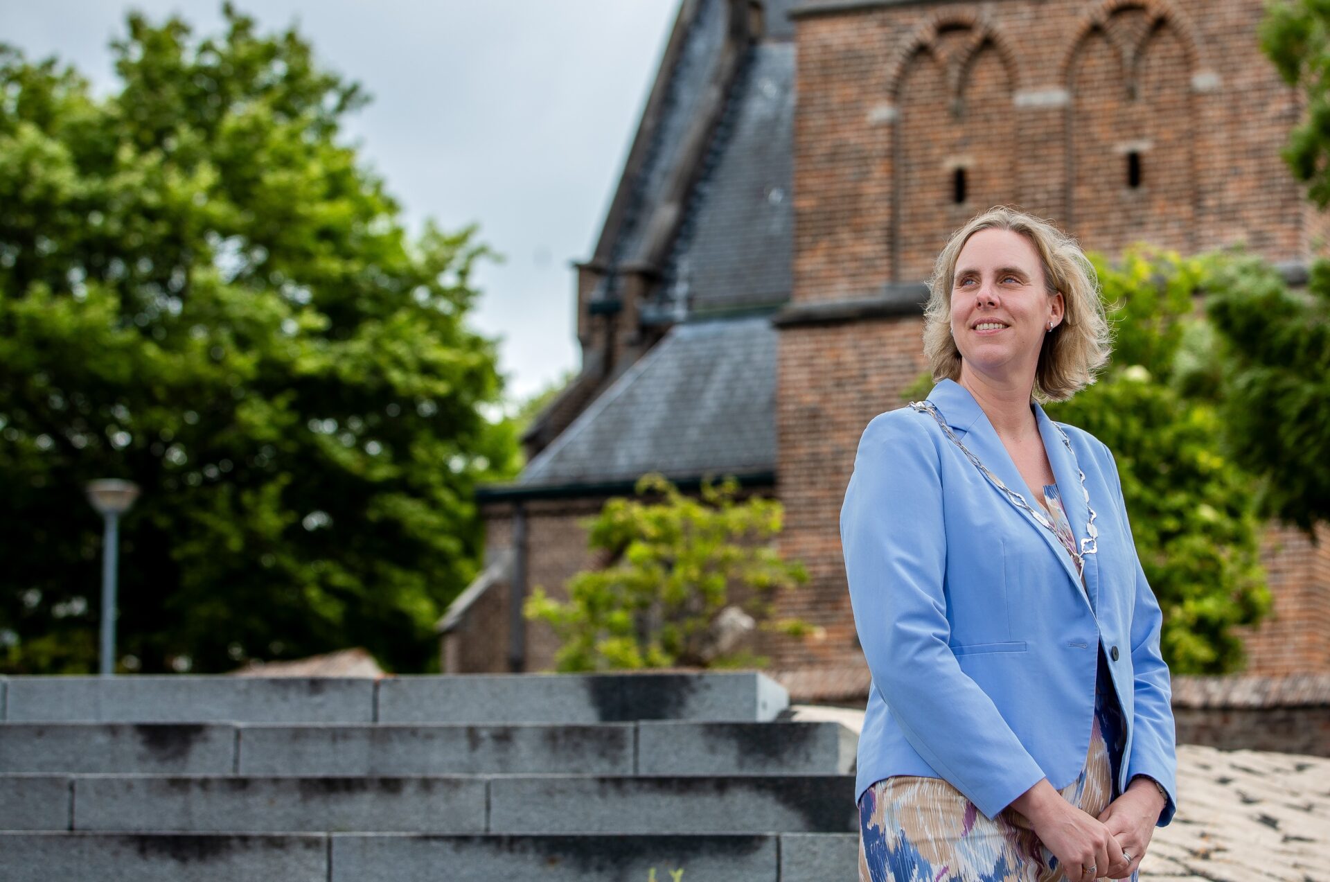 Inge van Dijk leeft haar meisjesdroom en is nu burgemeester die tussen ...