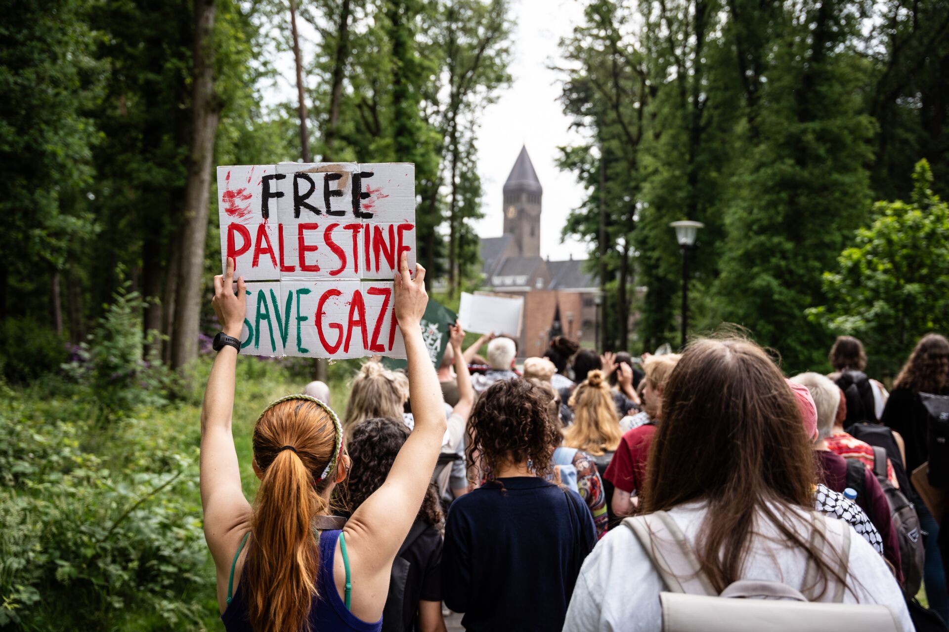 Onderwijsminister wil dat Radboud Universiteit aangifte doet tegen ...